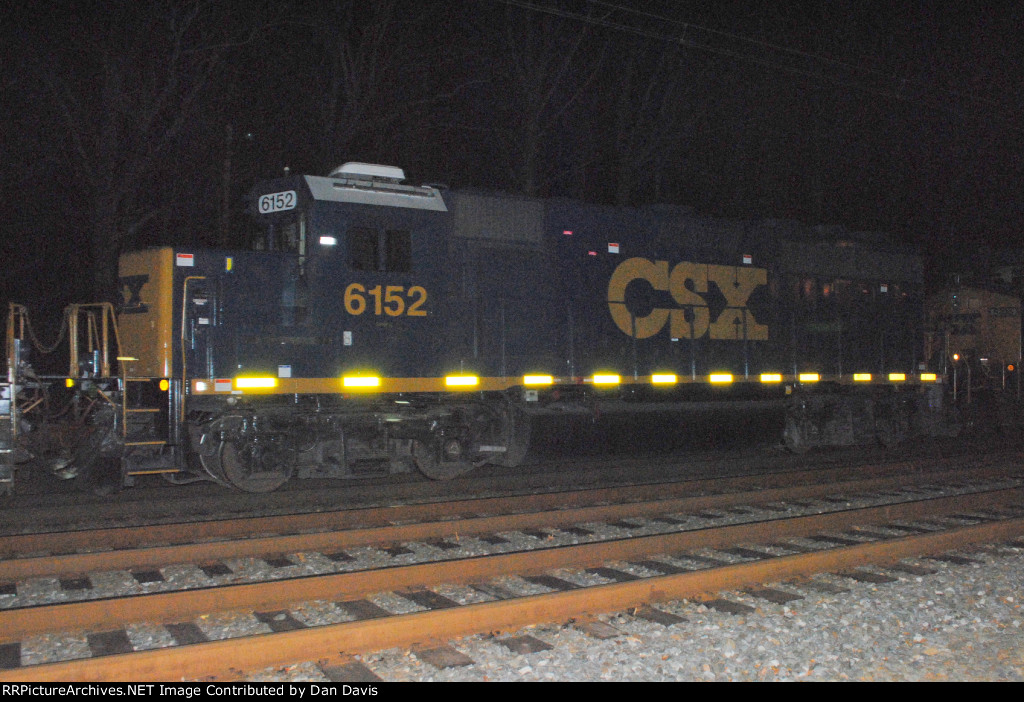 CSX GP40-2 6152 third out on Q417-14